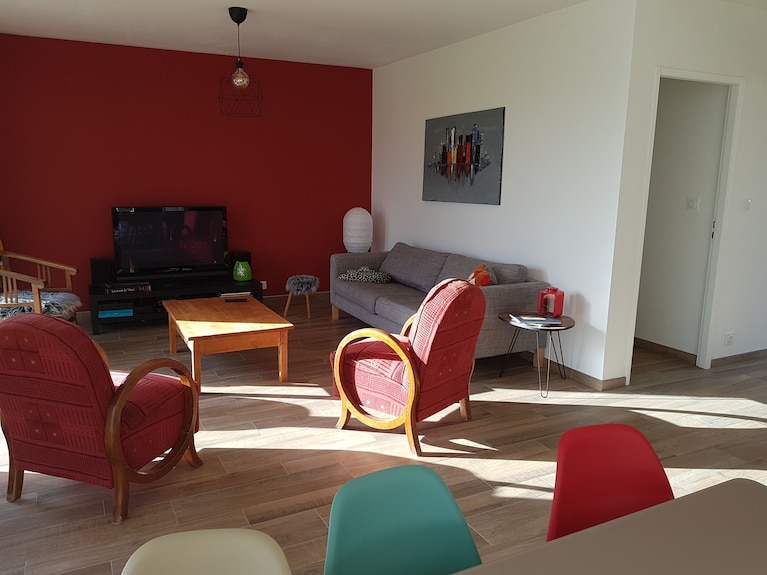 Modern Houten Huis In Een Dorp Aan Zee, Invasiestranden - Luc-sur-Mer