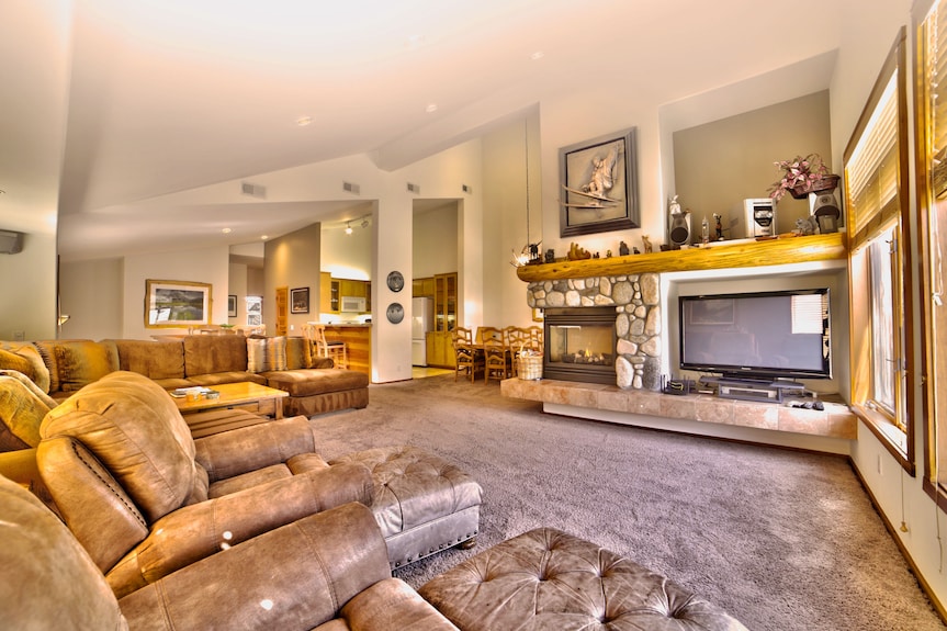 Sunny, Bright & Warm 4/4 On The Snowcreek Meadow! Wifi, 2 Car Garage, And Driveway Parking! - Mammoth Mountain, CA