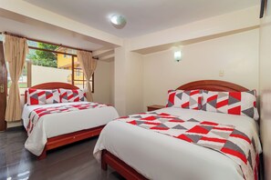 Quarto Familiar, não fumadores, Vista para a cidade | Cortinas/cortinados opacos, Wi-fi grátis 