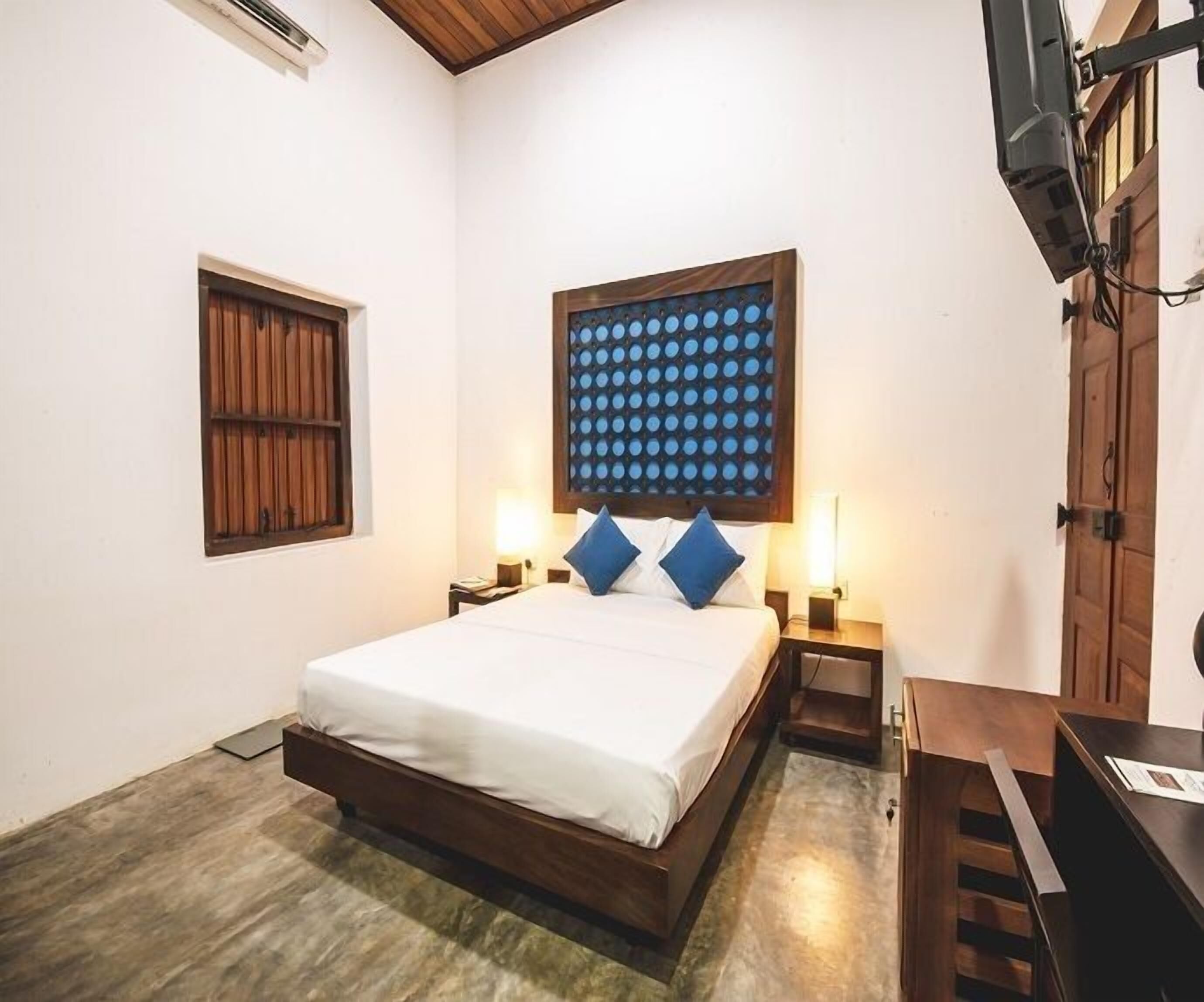 Roupa de alta qualidade, minibar, cofre no quarto 