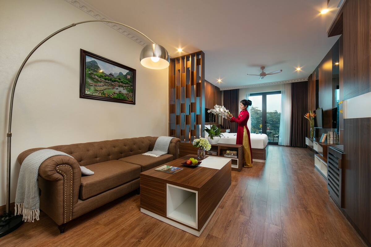 Suíte grand, 1 cama King, sacada, vista para a montanha | 1 quarto, roupas de cama premium, frigobar, cofres nos quartos