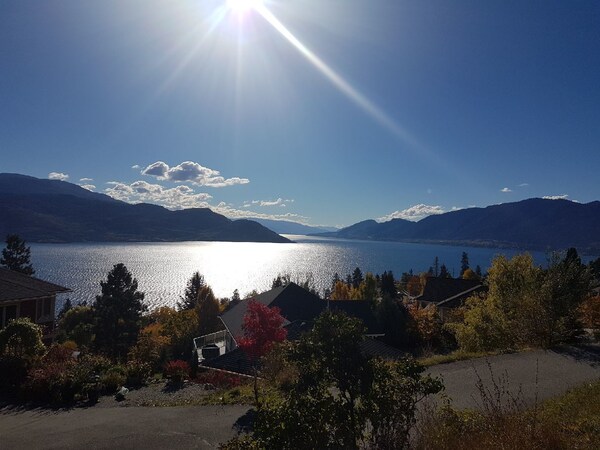 The Chirping Cricket Bed & Breakfast - British Columbia