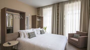 Quarto Duplo ou Twin, pátio | Camas de colchão viscoelástico, secretária, cortinas/cortinados opacos