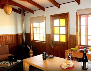 Cabana de Madeira Superior, várias camas, não fumadores, vista para a baía | Restaurantes