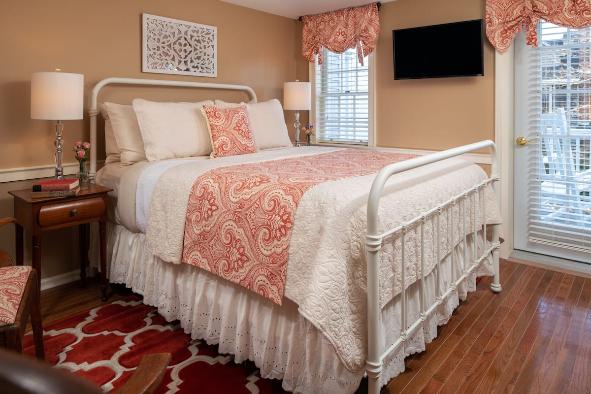 Quarto Tradicional, 1 cama queen-size, não fumadores | Roupa de alta qualidade, camas de colchão pillowtop 