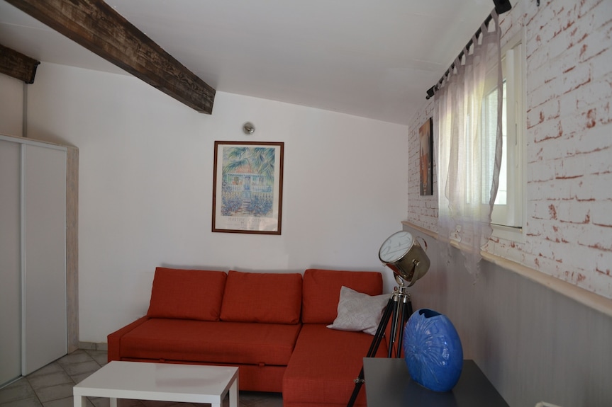 Gite Avec Spa Privé Et Terrasse Clos à Proximité De Commerces Et De Rivières - Ardèche