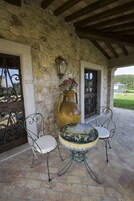 Quarto Quádruplo Familiar, várias camas, pátio, no edifício anexo | Terraço/pátio interior