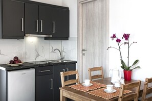 Apartamento superluxo, vista para a montanha | Área de estar | TV de plasma