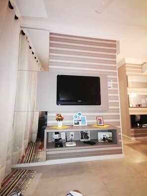 Secretária, ferro/tábua de engomar, Wi-fi grátis 