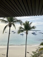 Suite Signature, não fumadores, vista para o oceano | Edredões de penas, camas de colchão pillowtop, cofre no quarto 