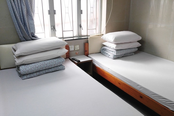 Quarto duplo conforto | Cortinas blackout, Wi-Fi de cortesia, roupa de cama