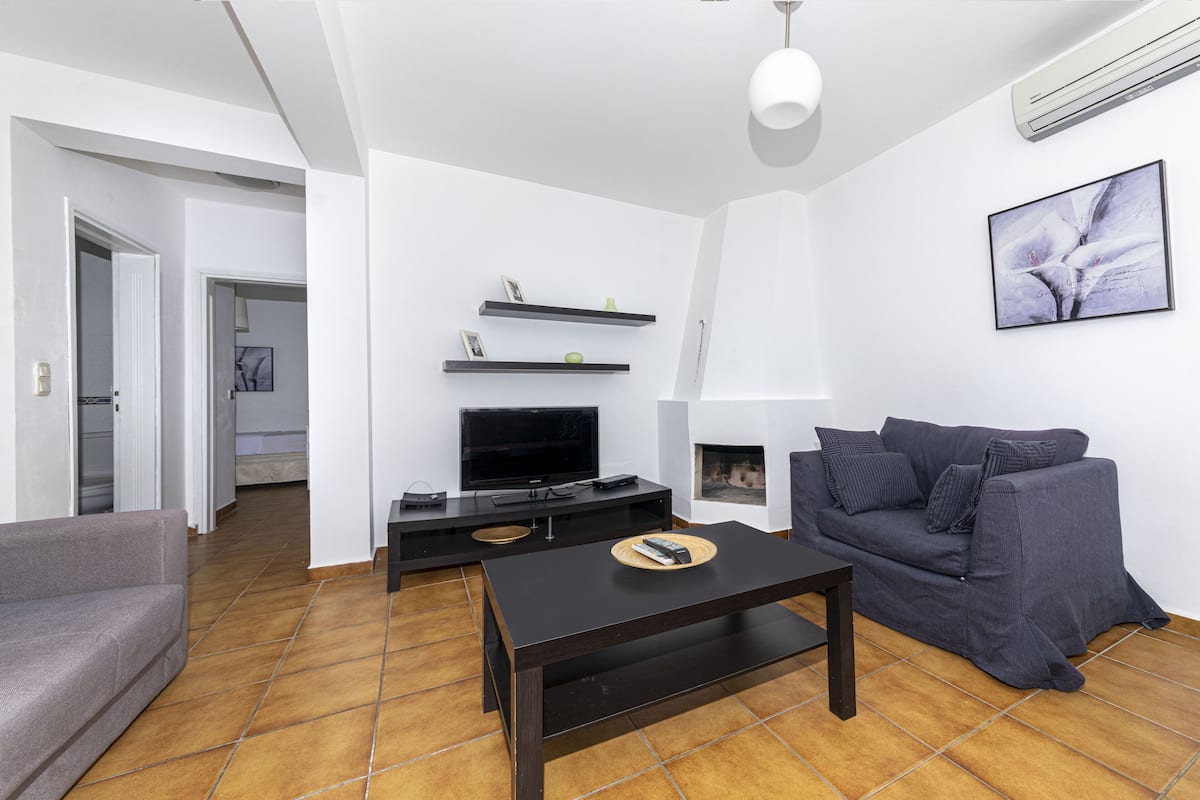 Apartamento | Sala de estar | Televisor LCD, lareira 