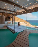Summer Hope Heart Pool- Two Bedroom Suite | Roupas de cama premium, frigobar, cofres nos quartos