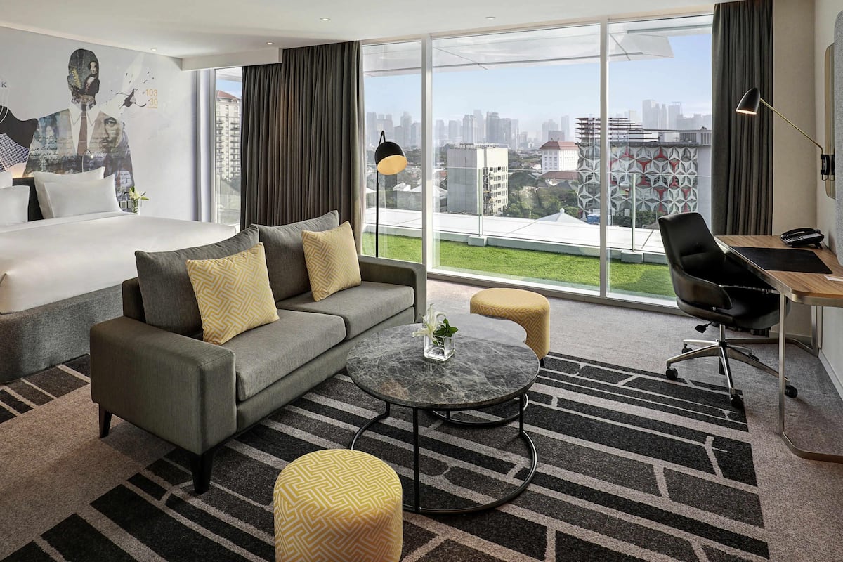 Suíte júnior, 1 cama King | Frigobar, cofres nos quartos, escrivaninha