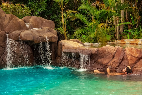 Piscina exterior, espreguiçadeiras