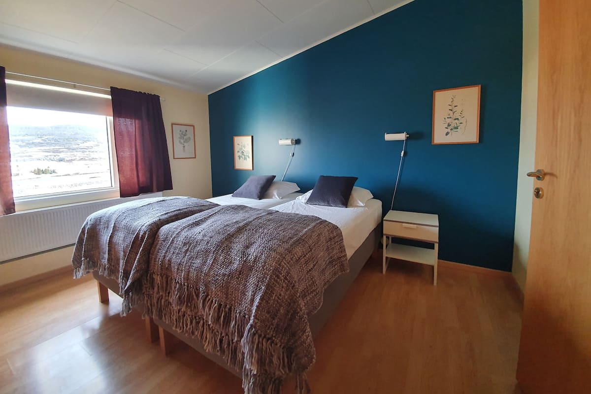 Cortinas/cortinados opacos, Wi-fi grátis, roupa de cama fornecida