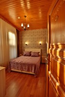 Quarto Duplo Standard | 1 quarto, minibar, secretária, cortinas/cortinados opacos 