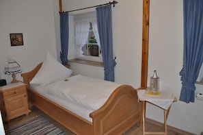 Escrivaninha, Wi-Fi de cortesia, roupa de cama
