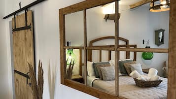 Quarto Duplo Deluxe (Lemon) | Secretária, cortinas/cortinados opacos, ferro/tábua de engomar