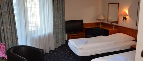 1 quarto, secretária, cortinas/cortinados opacos, quartos insonorizados