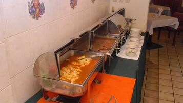 Café da manhã completo grátis todos os dias