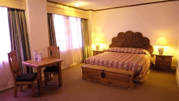 Quarto standard, 1 cama Queen | Frigobar, cofres nos quartos, cortinas blackout