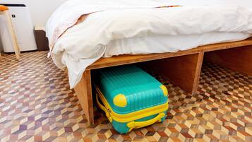 Ferro/tábua de engomar, Wi-fi grátis, roupa de cama fornecida