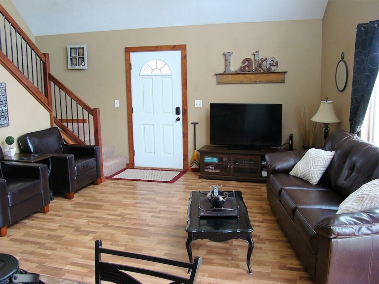 Okoboji Relaxing Getaway! Spectacular View! Vacation Cabin In Bridges Bay Resort - Okoboji, IA