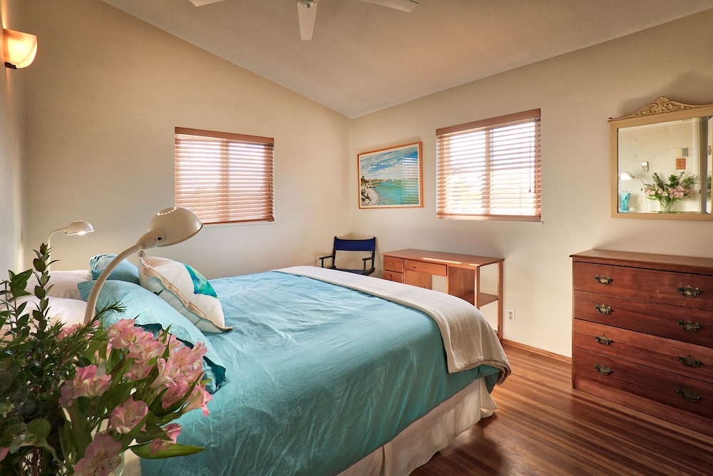 Perfect Beach House! Ocean View, Steps To Sand, Yard! Off-season Week Discount - San Buenaventura State Beach, Ventura