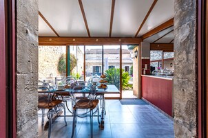 Pequeno-almoço tipo buffet diário incluído 