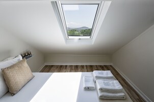 Suíte superior, 1 cama de casal, para não fumantes | Individualmente decorados, individualmente mobiliados, escrivaninha