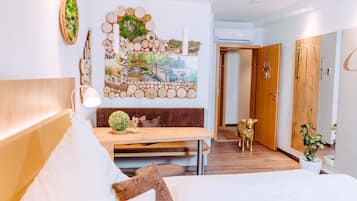 Quarto Duplo Signature | Cofre no quarto, secretária, berços/camas para crianças, Wi-fi grátis