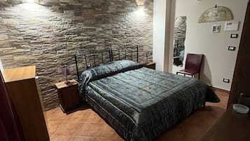 Quarto Duplo ou Twin | Secretária, Wi-fi grátis, roupa de cama fornecida