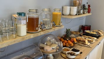 Café da manhã com buffet diário (EUR 16 por pessoa)