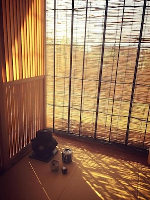 Com decoração personalizada, com mobília individualizada, secretária 