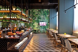 Café da manhã, almoço e jantar