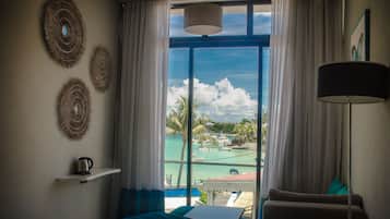 Quarto Deluxe, 1 cama king-size, vista para a baía | Vista para a praia ou o mar