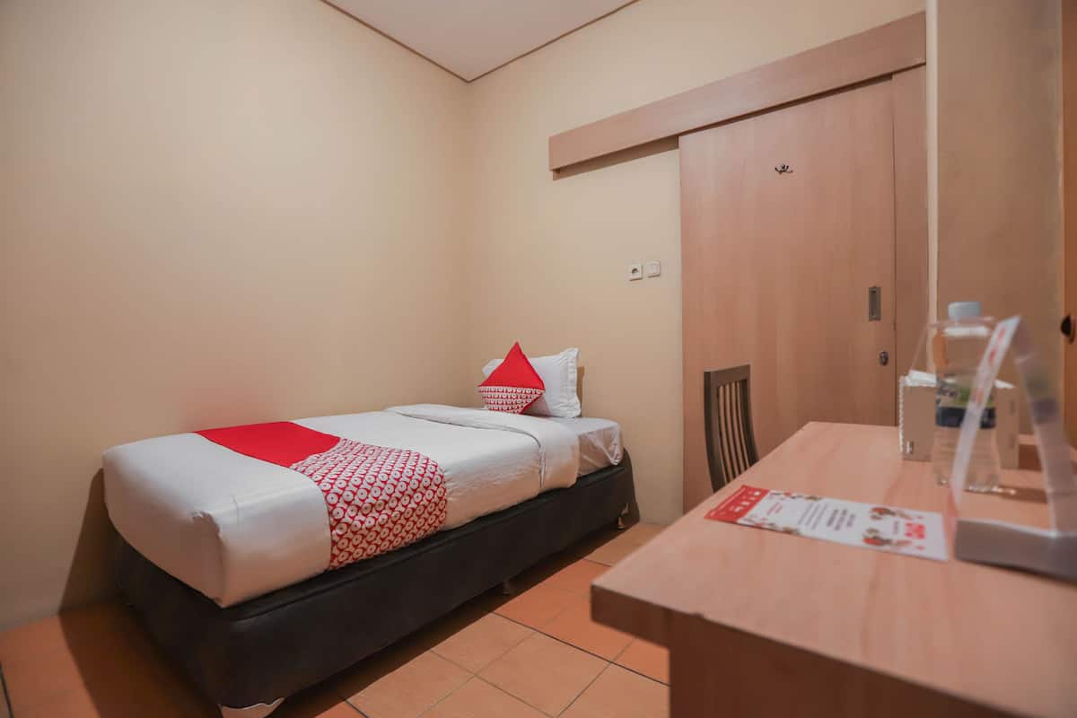 Quarto Individual Standard | Secretária, Wi-fi grátis, roupa de cama fornecida