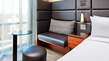 Roupas de cama premium, cofres nos quartos, escrivaninha