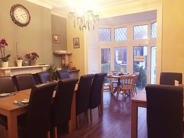 Esk Vale Guest House - Portsmouth