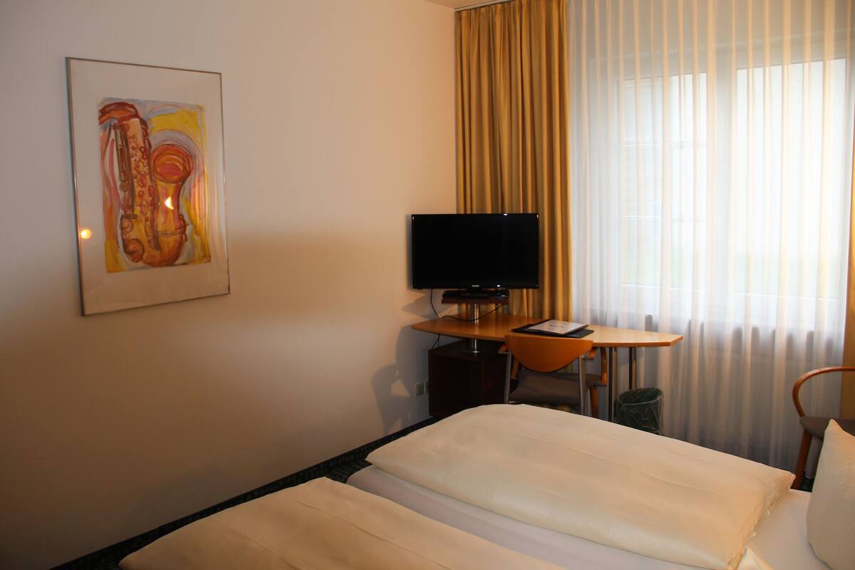 Quarto Quádruplo | Minibar, secretária, cortinas/cortinados opacos, quartos insonorizados