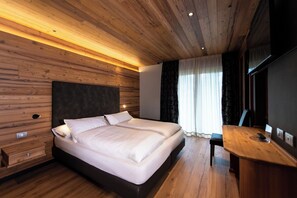 Quarto Triplo | Minibar, cofre no quarto, secretária, quartos insonorizados 