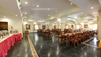 Café da manhã com buffet todos os dias mediante uma taxa