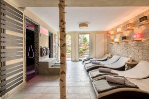 Sauna, banheira de hidromassagem, massagens de pedras quentes 