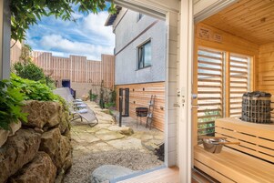 Sauna, banheira de hidromassagem, massagens de pedras quentes 