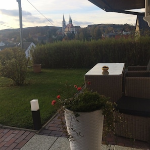 Terraço com espreguiçadeiras