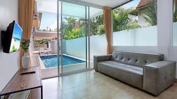 3-Bedroom Pool Villa | Sala de estar | Televisor LCD