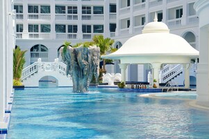 Bar à beira da piscina