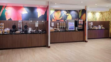 Café da manhã com buffet grátis todos os dias