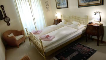 Quarto casal conforto | Escrivaninha, Wi-Fi de cortesia, roupa de cama